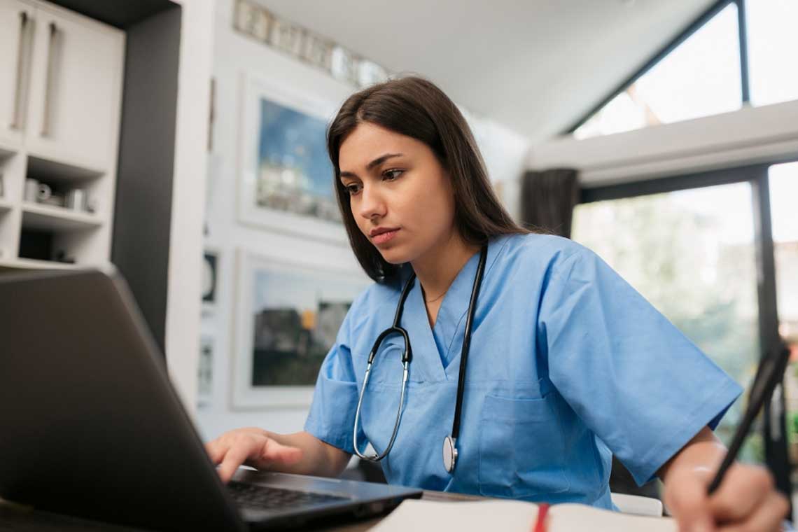 8 Tips for Online Learning as a Nursing Student - Find Nursing Schools